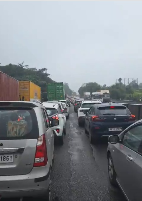 Heavy Traffic Hits Mumbai-Pune Expressway Ahead of Long Weekend